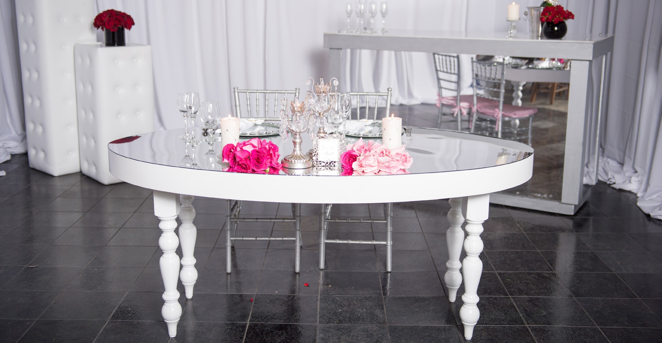 Oval Mirror Top White Lacquer Table